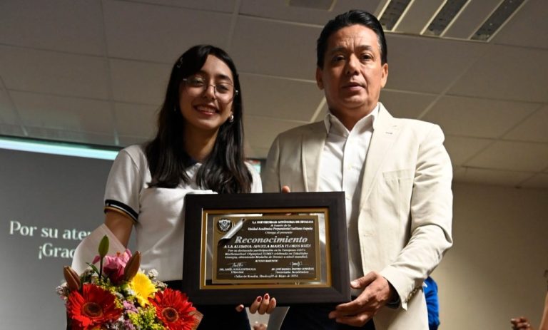 La Preparatoria Emiliano Zapata de la UAS reconoce a Ángela María ...